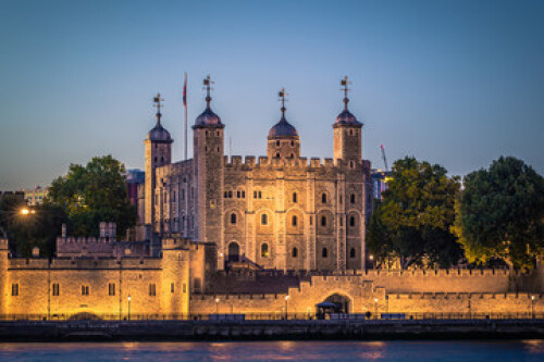 London - August 05, 2018: The Tower of London by the river Thames in ...